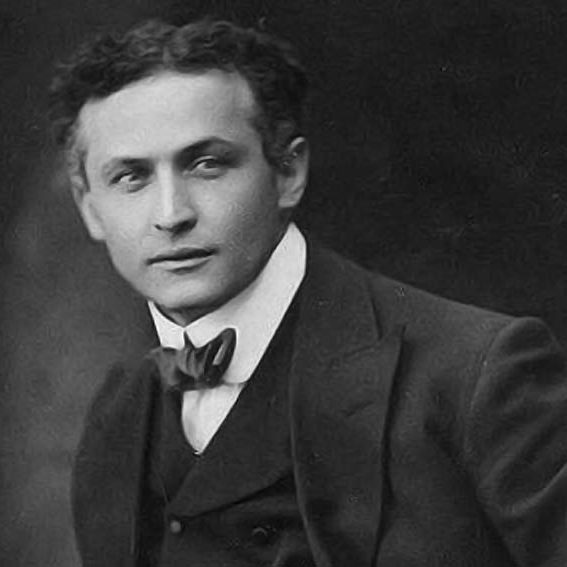 20 Most Beautiful Historical Figures Of All Time – Mihaela Claudia P